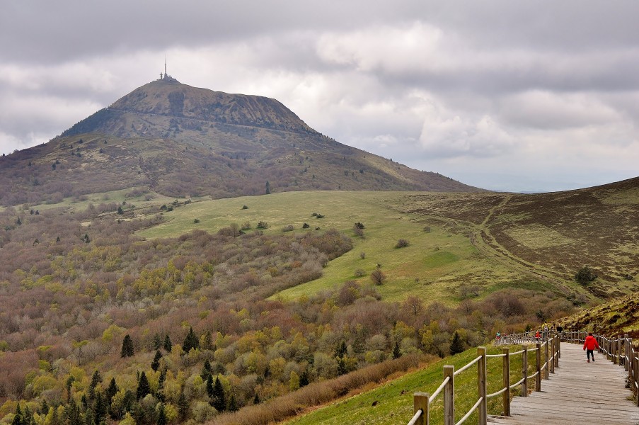 Randonnee en famille au sommet d'un volcan : le Puy Pariou